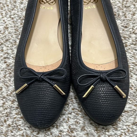 Ukies | Shoes | Ukies Lulu Embossed Leather Bow Flats 85 | Poshmark